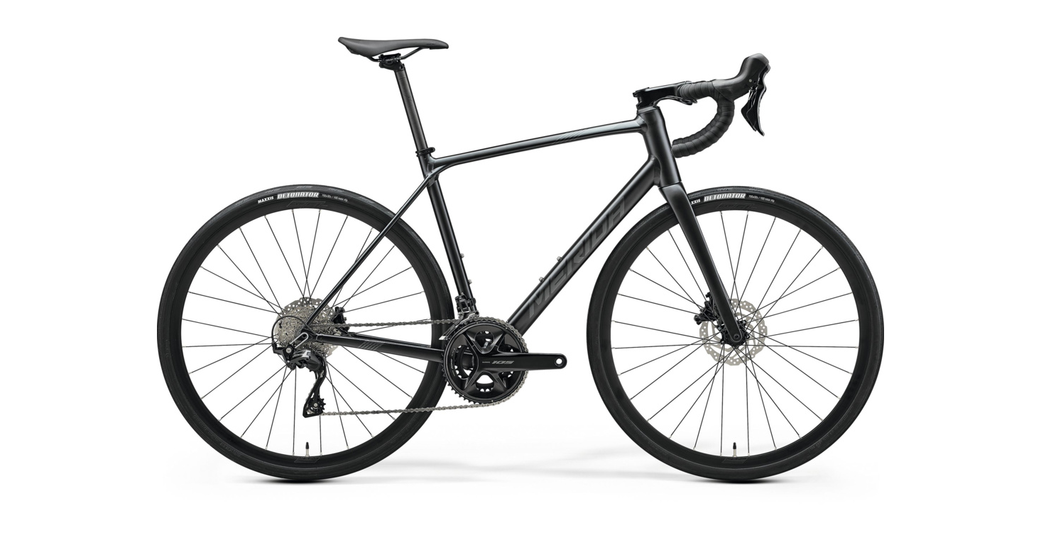 MERIDA Scultura Endurance 400 Silk Black (Dark Silver) | Mojekolo.sk